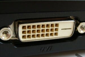 Jak przełączyć ekran z laptopa na monitor [poradnik]